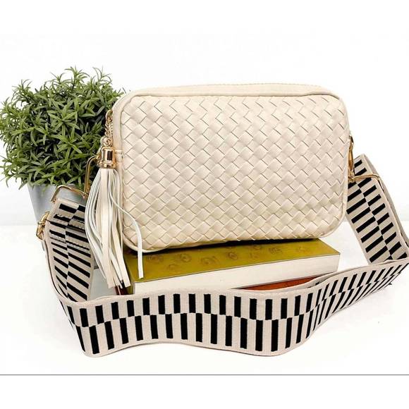 PRETTY SIMPLE | Bags | New Pretty Simple Womens Woven Willow Camera ...